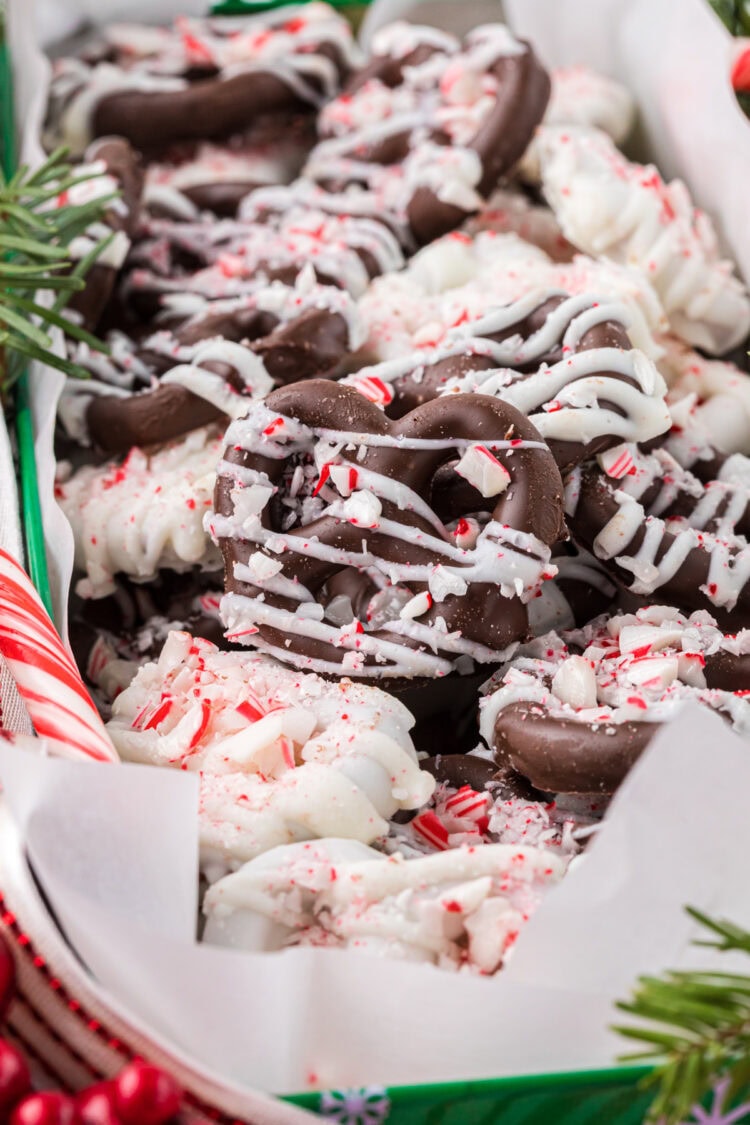 Peppermint Bark Pretzels - Risa's Family Kitchen